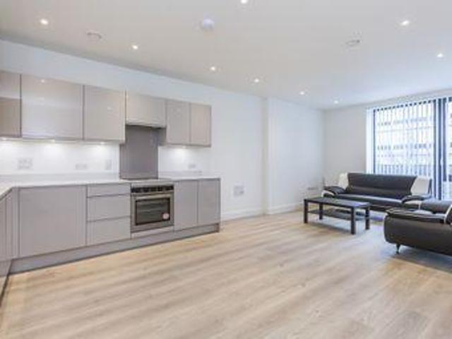 2 Bedrooms Flat for rent in Valencia Close, London E14