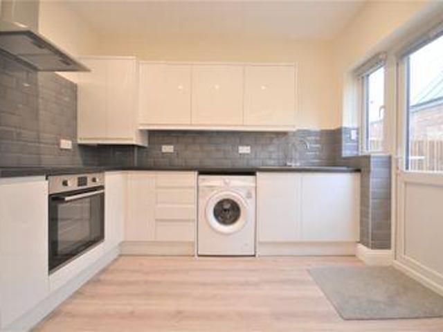 2 Bedrooms Flat for rent in Valetta Road, Acton, London W3