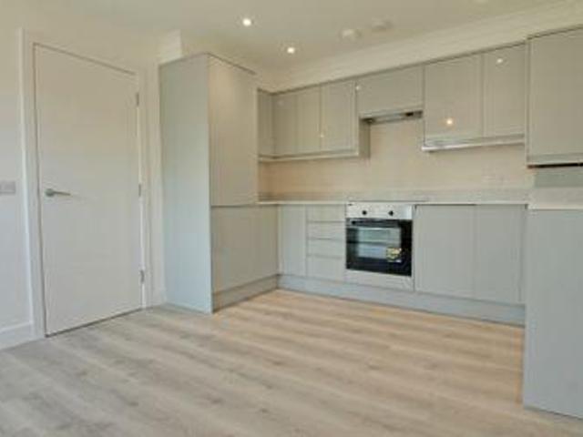 2 Bedrooms Flat for rent in Vallance Road, London E1