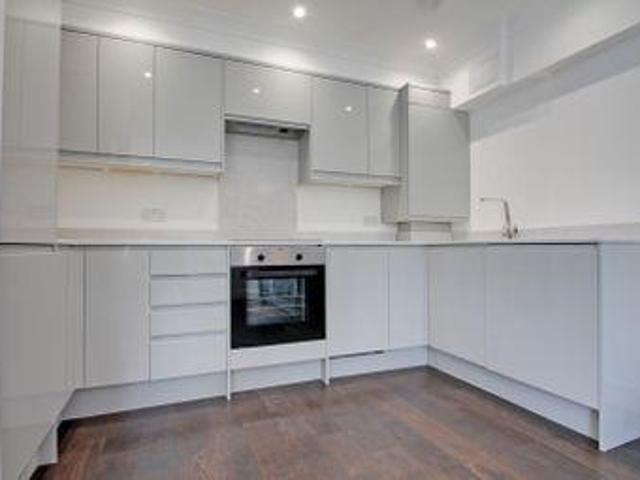 2 Bedrooms Flat for rent in Vallance Road, London E1
