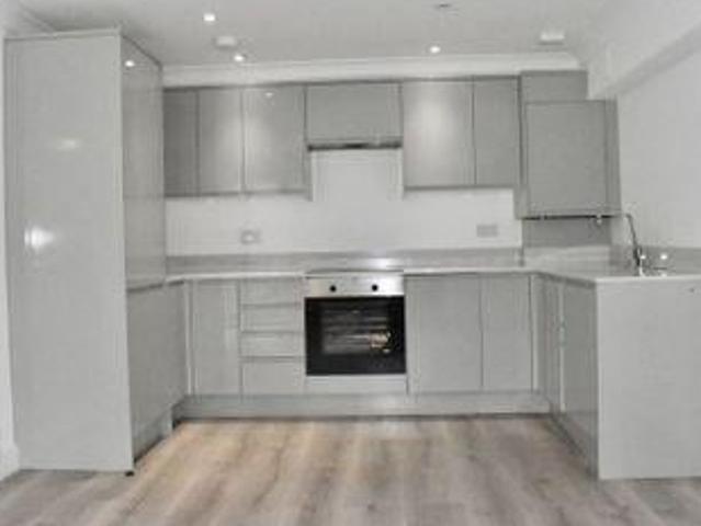 2 Bedrooms Flat for rent in Vallance Road, London E1
