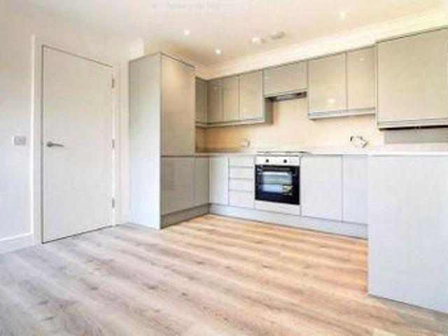2 Bedrooms Flat for rent in Vallance Road, London E1