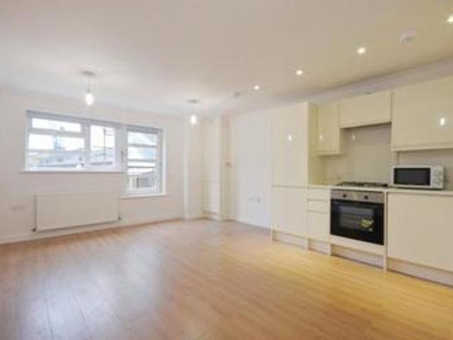 2 Bedrooms Flat for rent in Vallance Road, London E1