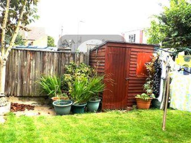 2 Bedrooms Flat for rent in Vancouver Mansions, Vancouver Road, Burnt Oak, Edgware HA8