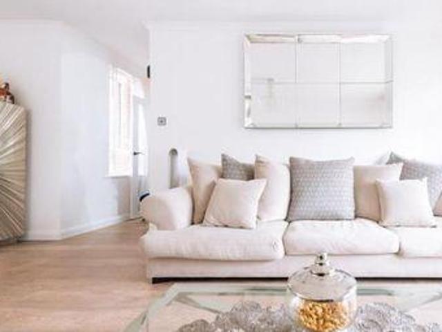 2 Bedrooms Flat for rent in Vanbrugh Court, Wincott Street, London SE11