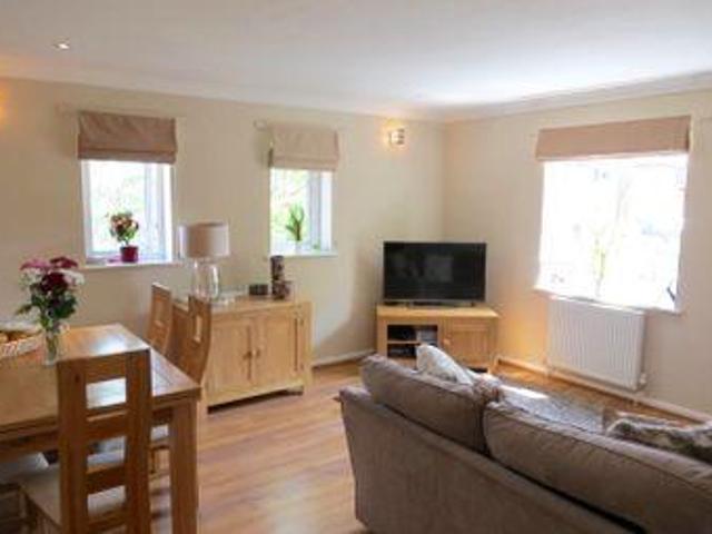 2 Bedrooms Flat for rent in Vanneck Square, London SW15