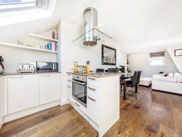 2 Bedrooms Flat for rent in Vera Road, London SW6