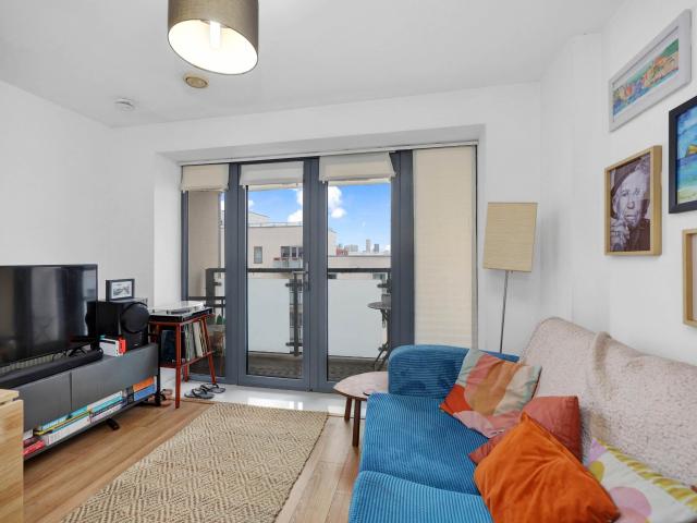 2 Bedrooms Flat for Rent in Vernon Road | Foxtons