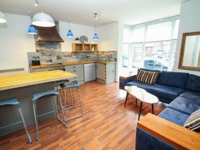 2 Bedrooms Flat for rent in Vesper Road, Kirkstall, Leeds LS5