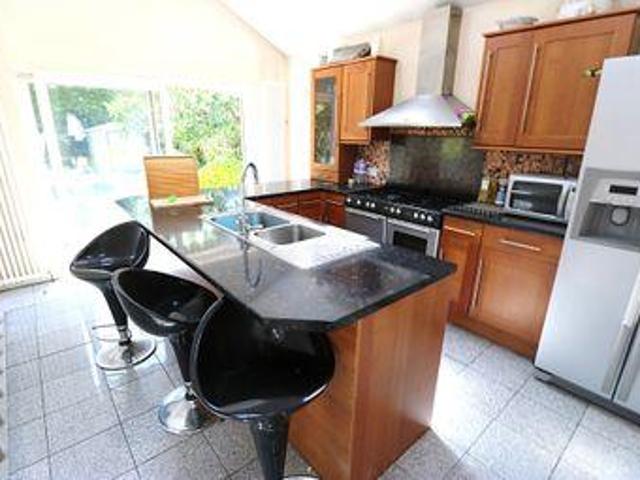 2 Bedrooms Flat for rent in Vicarage Lane, Ilford IG1