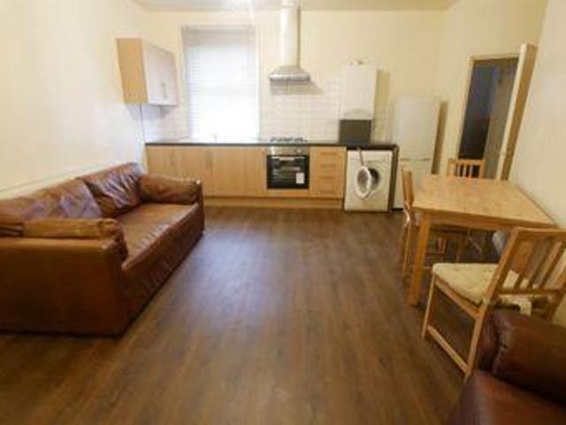 2 Bedrooms Flat for rent in Victoria Court Mews, Victoria Road, Hyde Park, Leeds LS6