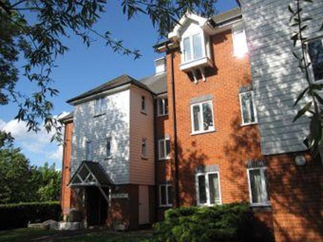 2 Bedrooms Flat for rent in Victoria Chase, Colchester CO1