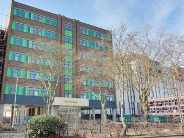 2 Bedrooms Flat for rent in Victoria Avenue, Southend On Sea SS2