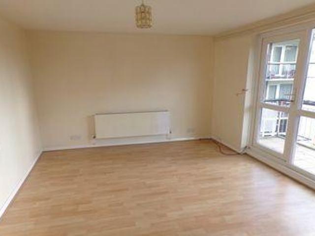 2 Bedrooms Flat for rent in Victoria Grove, London N12