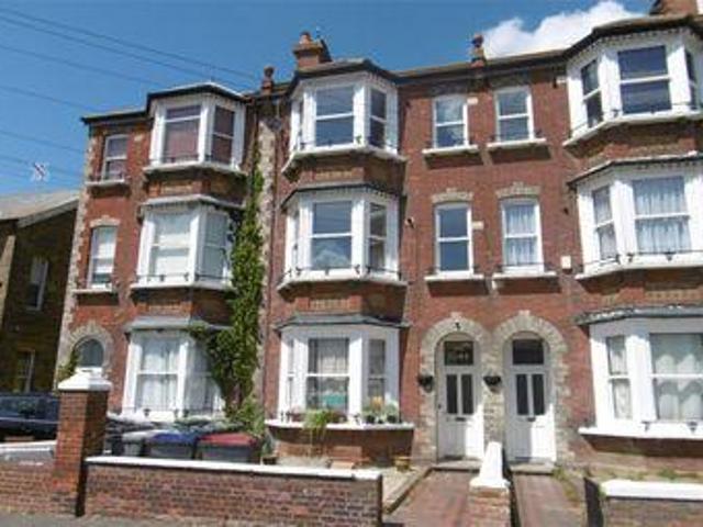 2 Bedrooms Flat for rent in Victoria Park, Herne Bay, Kent CT6