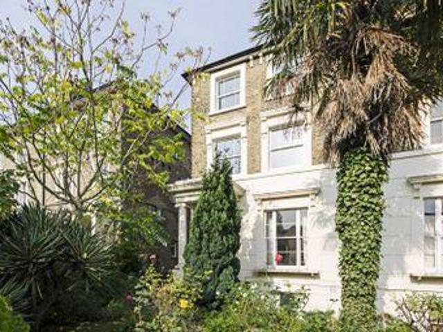 2 Bedrooms Flat for rent in Victoria Park Road, Victoria Park E9