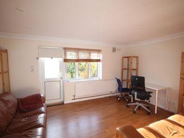 2 Bedrooms Flat for rent in Victoria Road, Bromley BR2