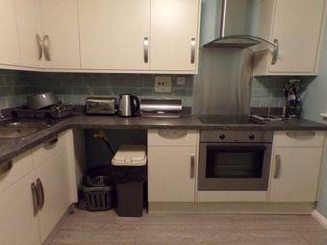2 Bedrooms Flat for rent in Victoria Road, London E18