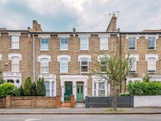 2 Bedrooms Flat for rent in Victoria Road, London N4