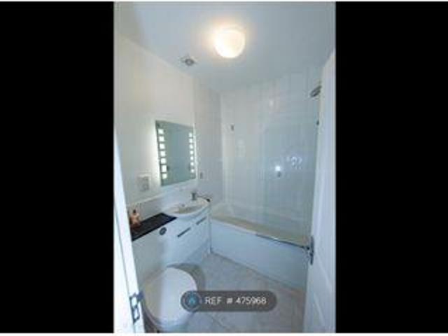 2 Bedrooms Flat for rent in Victoria Road, London NW4