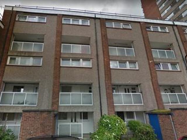 2 Bedrooms Flat for rent in Victoria Road, London NW4