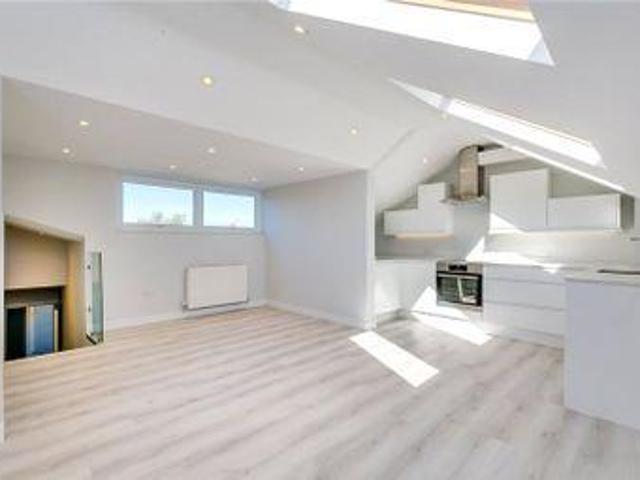 2 Bedrooms Flat for rent in Victoria Road, London NW6