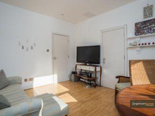 2 Bedrooms Flat for rent in Victoria Road, Queens Park, London NW6