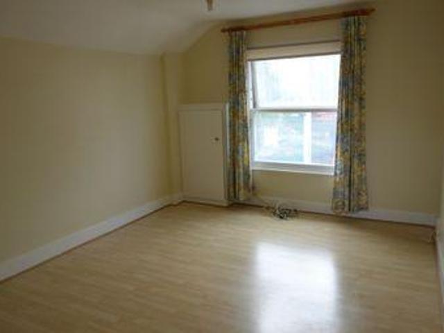 2 Bedrooms Flat for rent in Victoria Road, Surbiton KT6