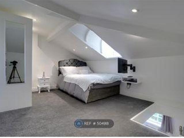 2 Bedrooms Flat for rent in Victoria Way, London SE7