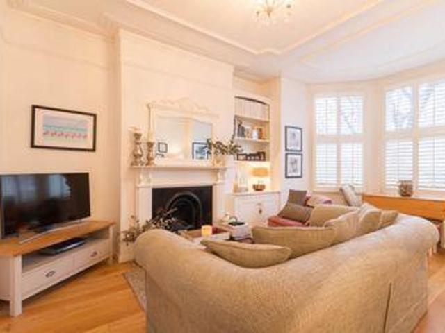 2 Bedrooms Flat for rent in Victorian Road, London N22