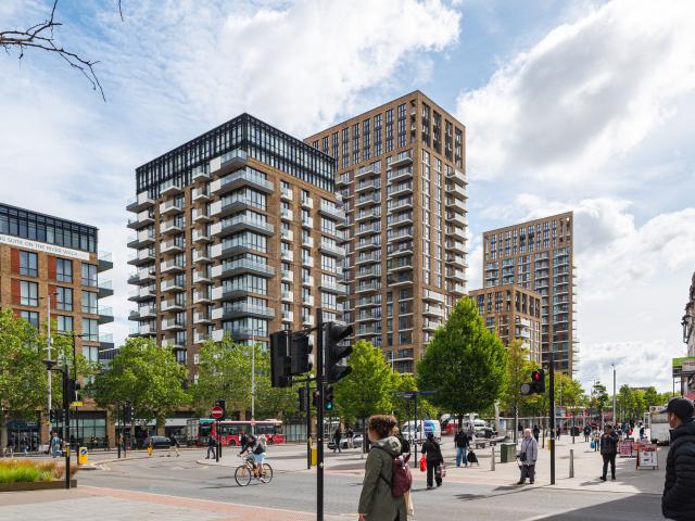 2 Bedrooms Flat for Rent in Victory Parade | Foxtons