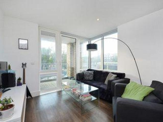 2 Bedrooms Flat for rent in Victory Parade, Woolwich SE18