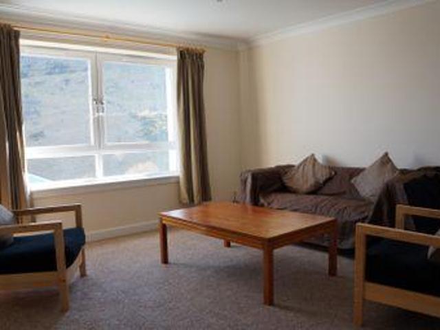 2 Bedrooms Flat for rent in Viewcraig Gardens, Edinburgh EH8