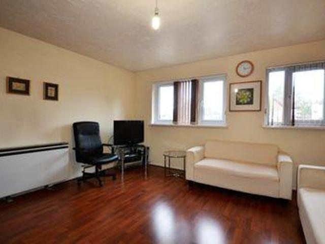 2 Bedrooms Flat for rent in Viewfield Close, Harrow, Middlesex HA3