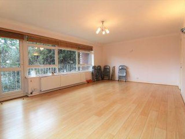 2 Bedrooms Flat for rent in Village Road, Enfield Town EN1