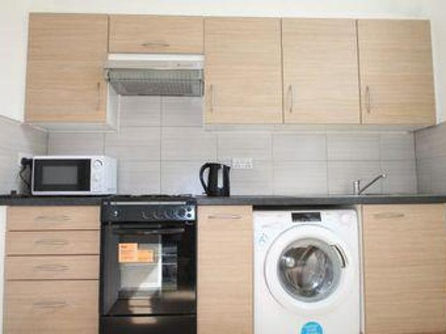 2 Bedrooms Flat for rent in Vincent Road, London SE18