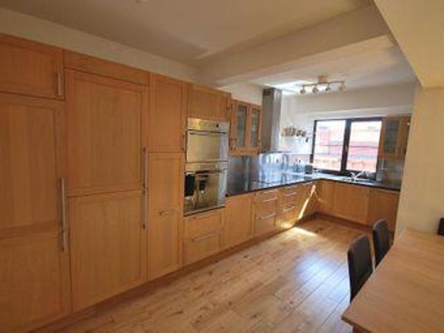 2 Bedrooms Flat for rent in Vine Close, Sutton SM1