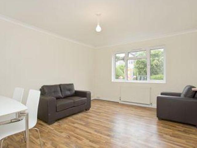 2 Bedrooms Flat for rent in Vines Avenue, Finchley Central N3