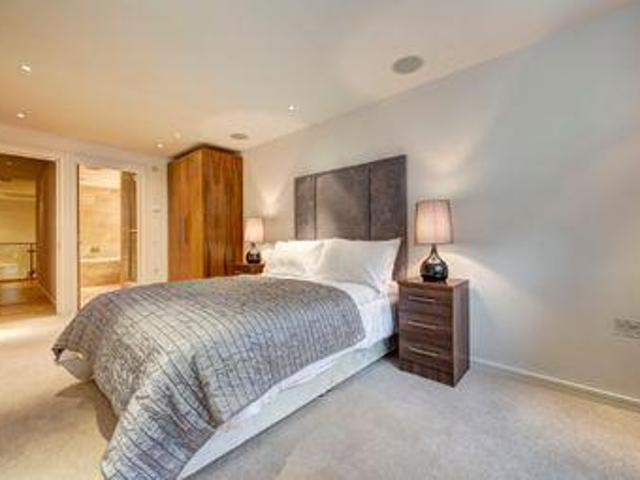 2 Bedrooms Flat for rent in Young Street, London W8