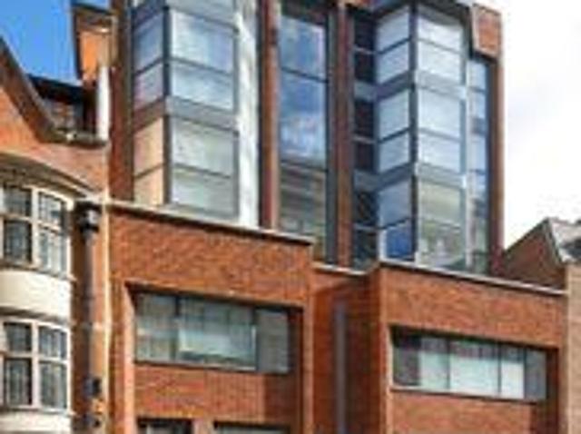 2 Bedrooms Flat for rent in Young Street, London W8