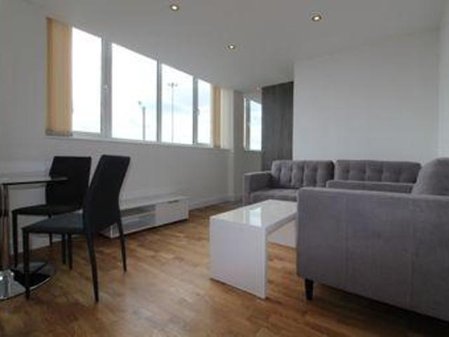 2 Bedrooms Flat for rent in York Towers, 383 York Road, Leeds LS9