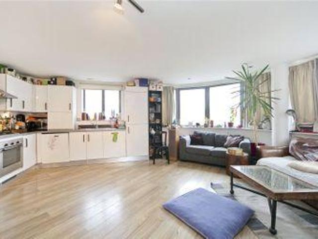 2 Bedrooms Flat for rent in York Way, London N7