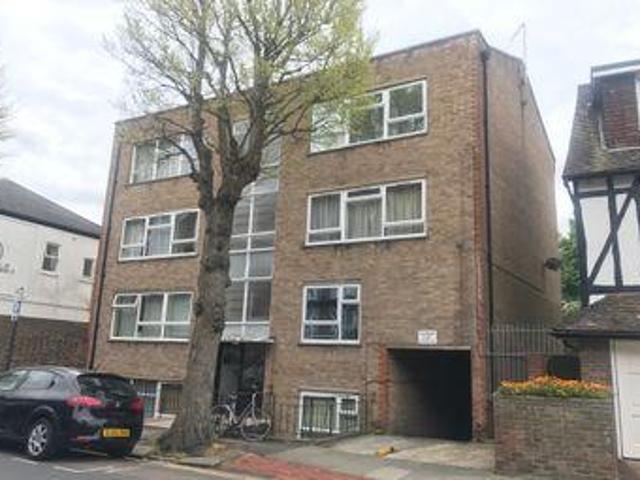 2 Bedrooms Flat for rent in York Avenue, Hove BN3