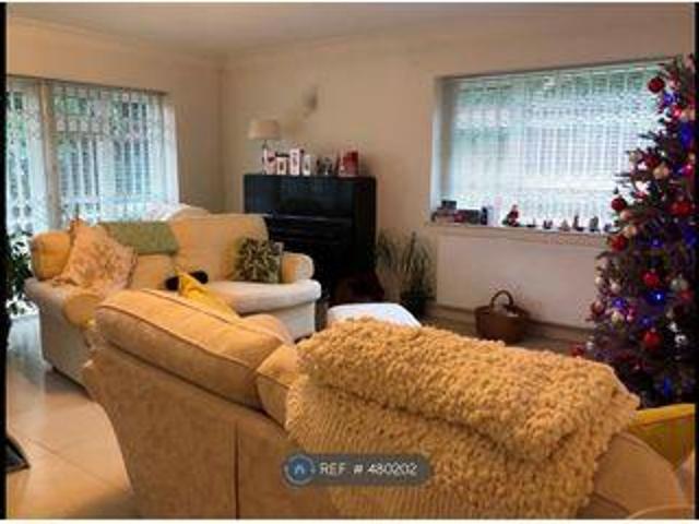 2 Bedrooms Flat for rent in York Court, London N13
