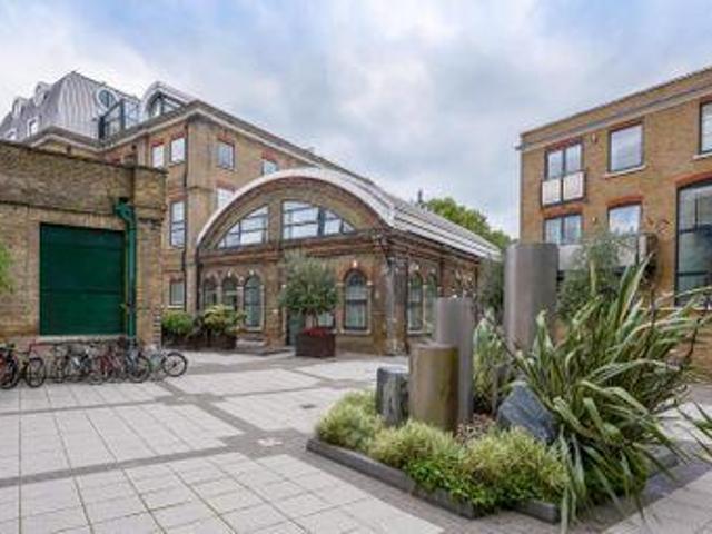 2 Bedrooms Flat for rent in York Road, London SW11