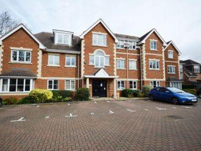 2 Bedrooms Flat for rent in Yorktown Road, Sandhurst GU47
