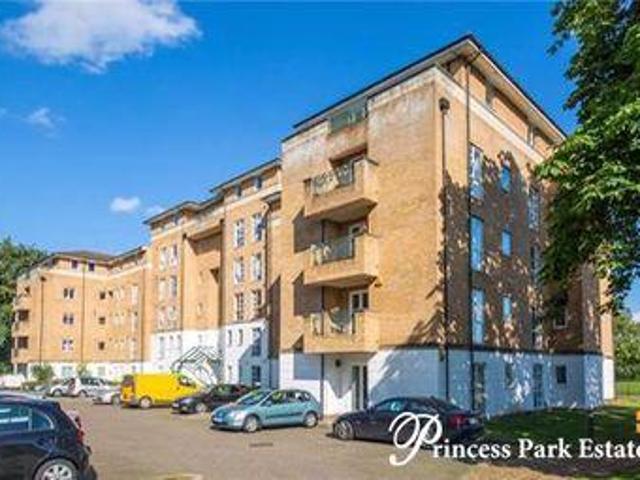 2 Bedrooms Flat for rent in Yarlington Court, Friern Barnet N11