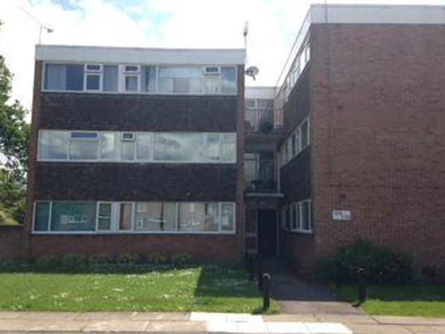 2 Bedrooms Flat for rent in Yarningale Road, Coventry CV3