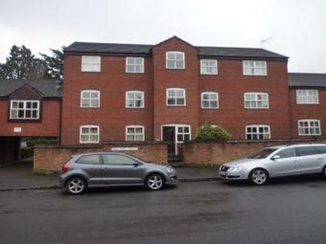 2 Bedrooms Flat for rent in Yew Tree Court, Leamington Spa CV31