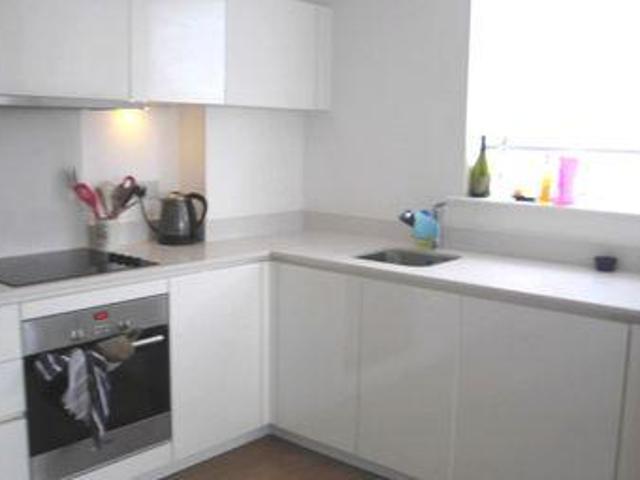 2 Bedrooms Flat for rent in Yeo Street, London E3